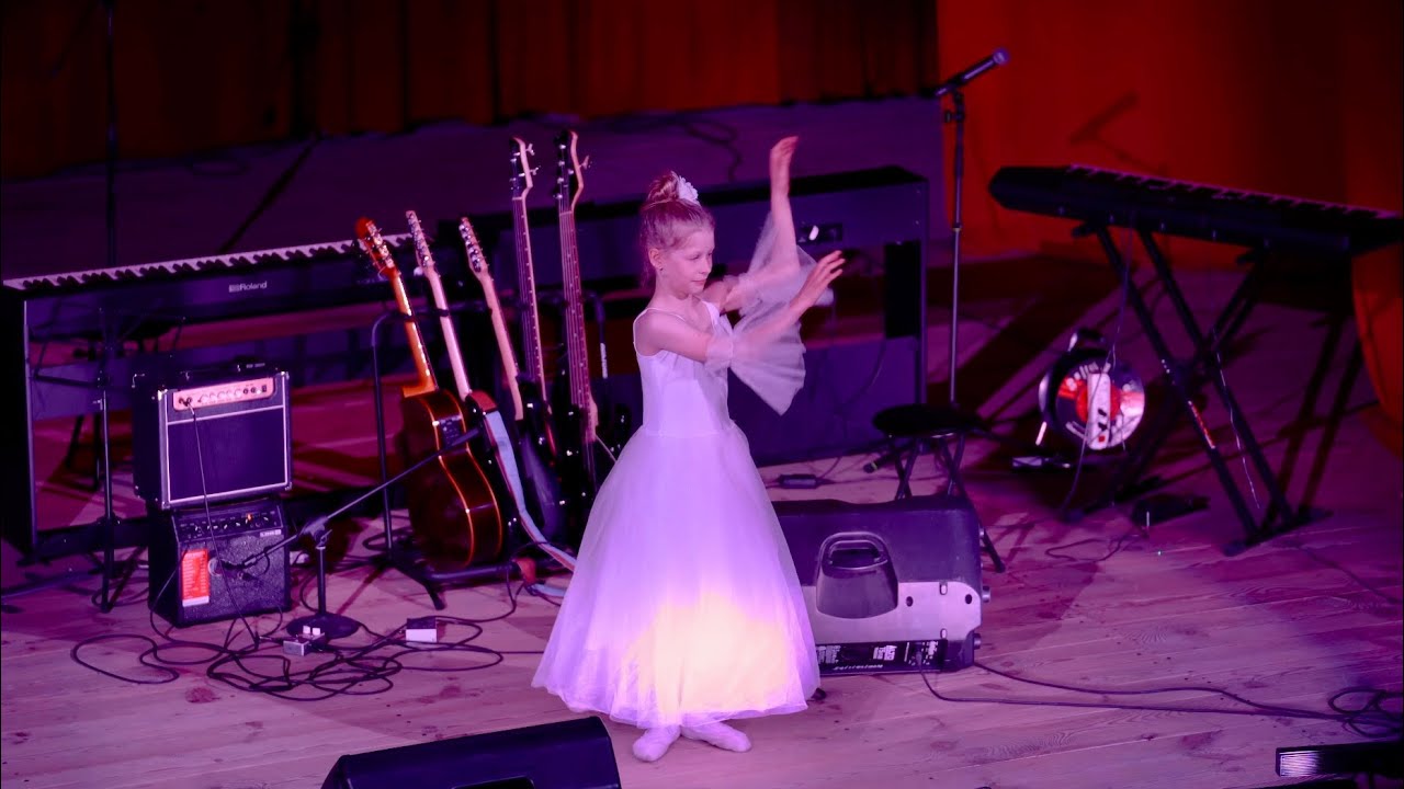 SMRiF - „Flowers” & „Śpiąca Królewna” - YouTube