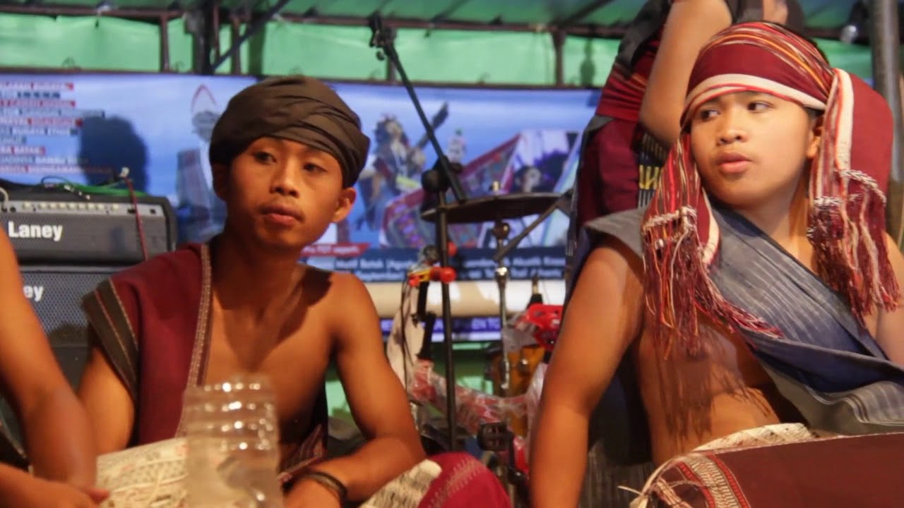 Panggung Opera Batak Legenda Asal Mula Danau Toba - YouTube