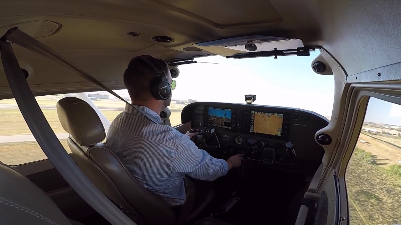 Touch & Goes, Cessna 172, Student Solo, Garmin G1000 - YouTube
