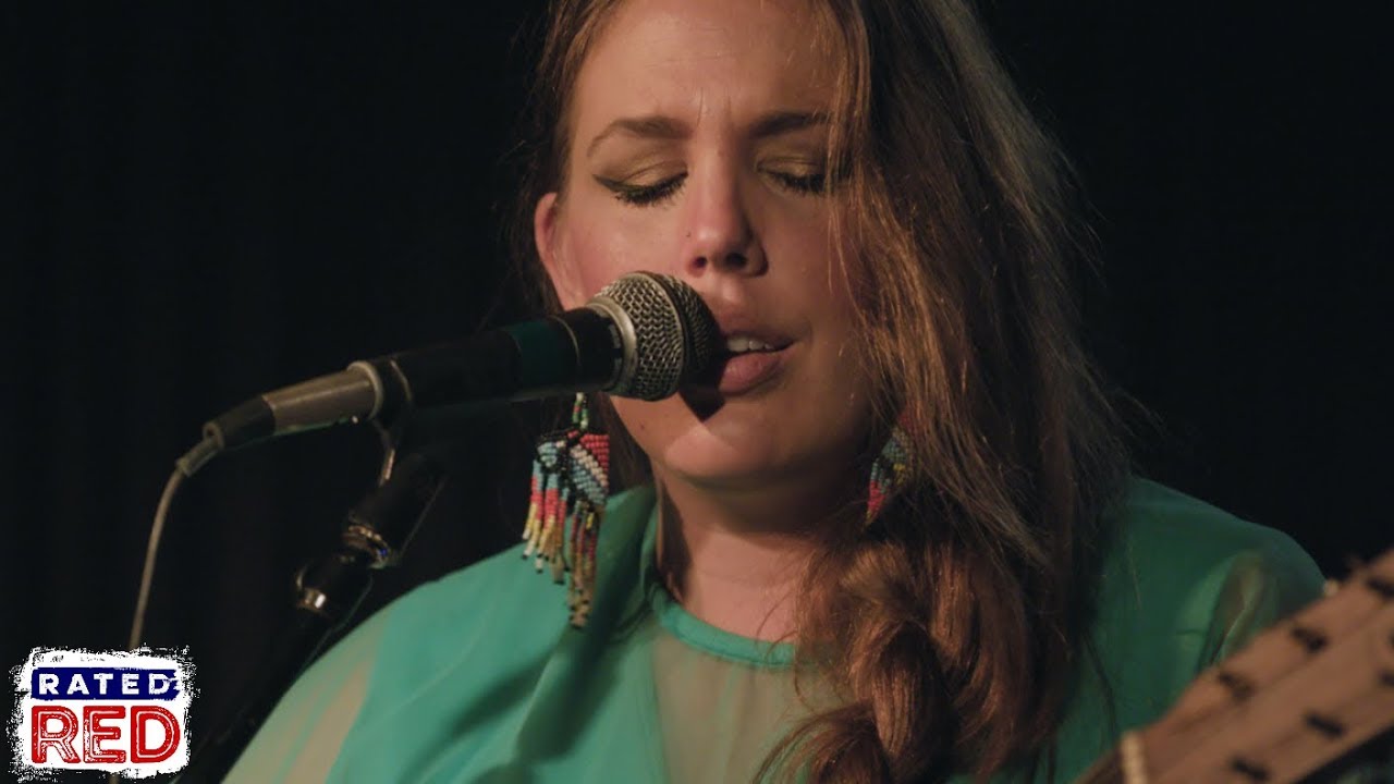 Shannon Labrie Performs "It's Political" | Unsigned - YouTube