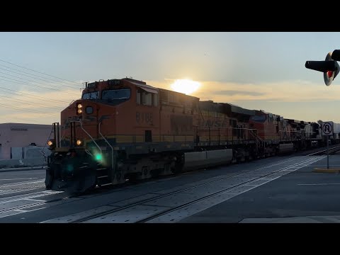 BNSF #6166 Passing By Los Nietos Crossing! - YouTube