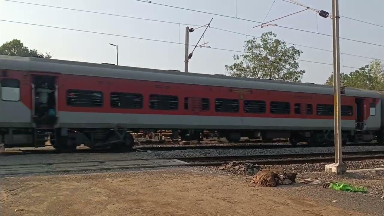 Indian super fast express train - YouTube