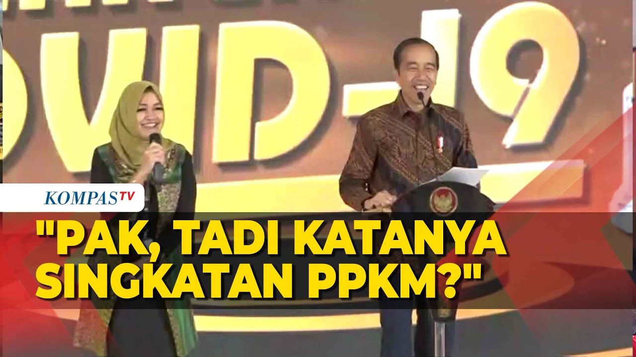 Momen Jokowi 'Gocek' Ibu-ibu Tanya Singkatan PSBB di PPKM Award 2023 - YouTube