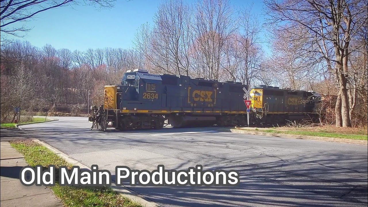 Beautiful Leslie RS5T horn on CSX 2634 leading Mt. Airy Local - YouTube