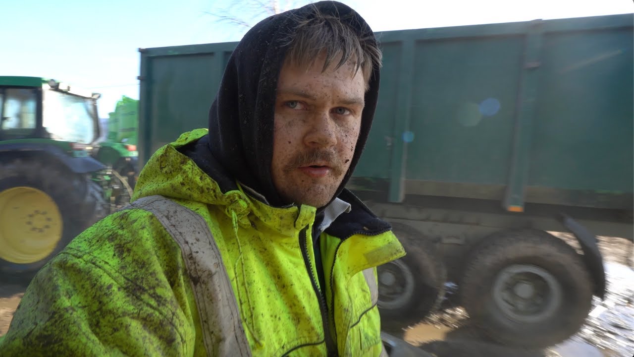 Getting Filthy! Prepping Tractors & Trailers for Inspection 🚜💦 - YouTube