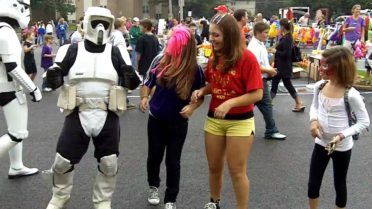 Scooter's Dance Moves - YouTube