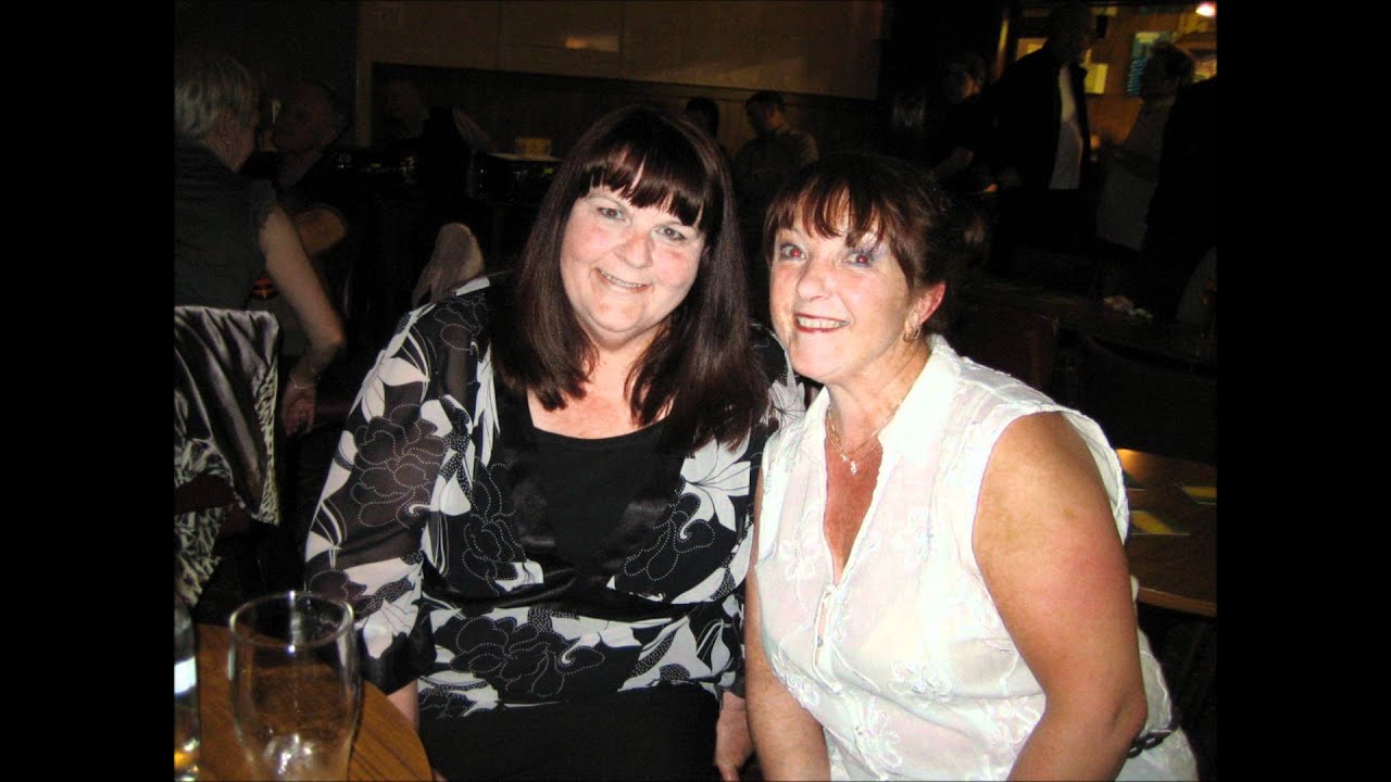 ♫LOWTON LABOUR CLUB ...BANK HOL..♫ - YouTube