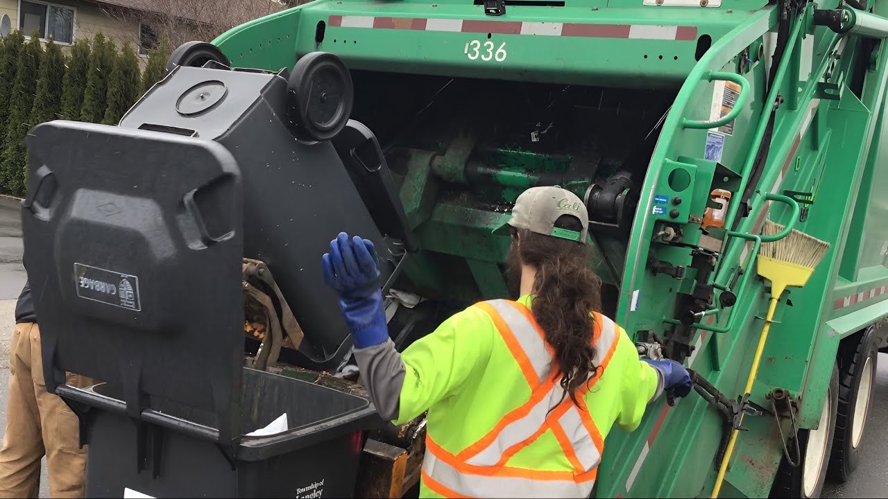 Sierra Waste Services Limited Rollins Leach 2R-III Rear Loader 336 on ...