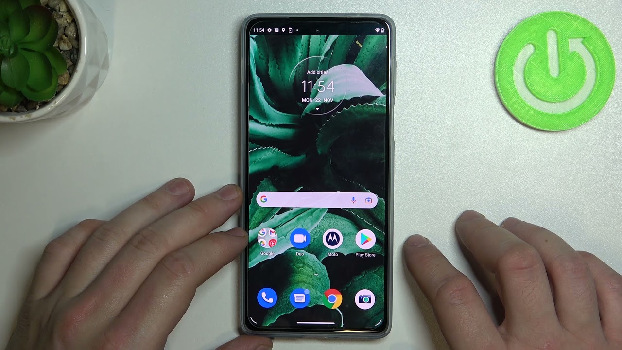 MOTOROLA Edge 20 Pro Home Screen – Remove & Restore Messages Icon - YouTube