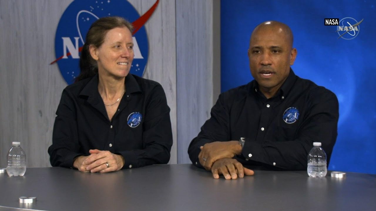 Astronauts answer questions after return to Earth - YouTube