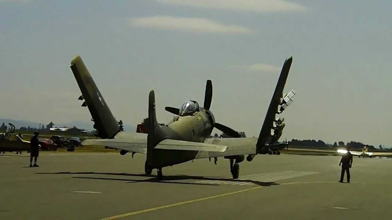 Douglas A-1H Skyraider engine startup - YouTube