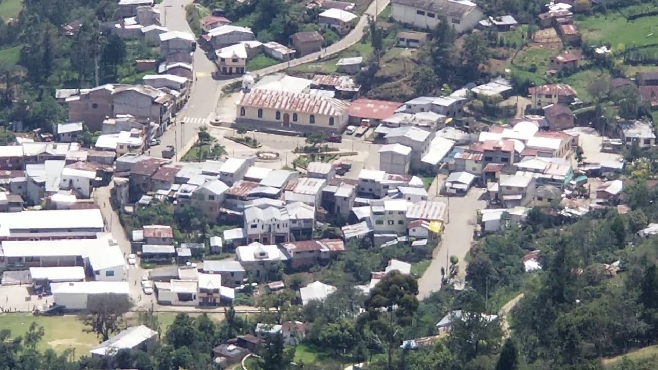 VIEW OF MOLLETURO FROM "EL CAJAS" NATIONAL PARK - AZUAY, ECUADOR - YouTube