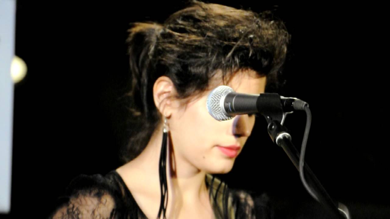 Sarah Manesse .. Fête de la Musique 2011 .. Zombie .. - YouTube