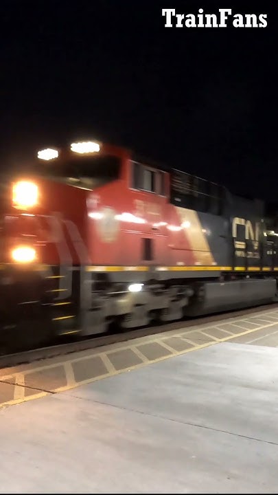 #shorts CN M302 Manifest Train CN 3344 & CN 3286 Locomotives #railfan - YouTube
