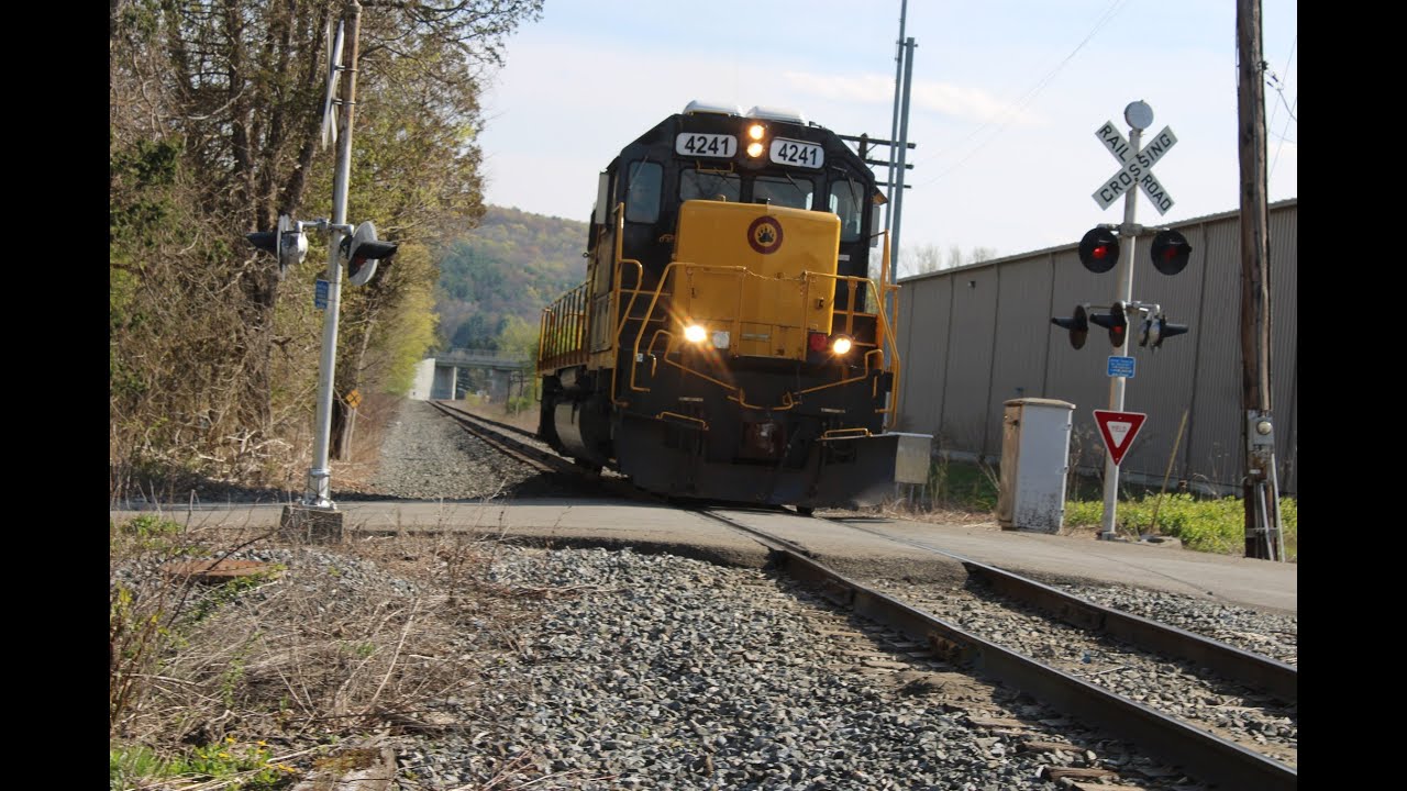 ITHACA CENTRAL RAILROAD ITHR101 ENGINE 4241 HEADING BACK TO ITHACA YARD ...