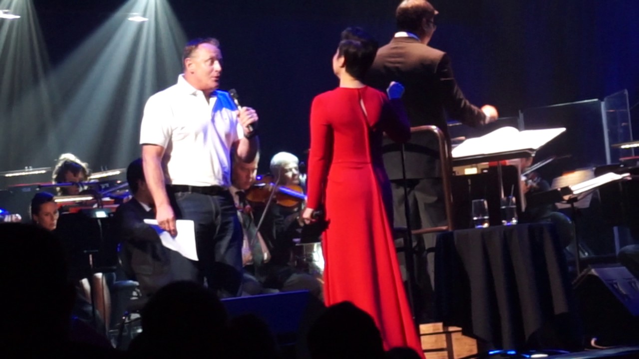 Lea Salonga's standing ovation performance of A Whole New World w ...
