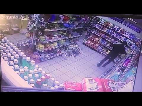 «На халяву» решил избавиться от перхоти мужчина в супермаркете в Биробиджане