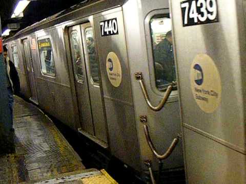 NYC MTA 6 departing Union Square with Moving Platform - YouTube