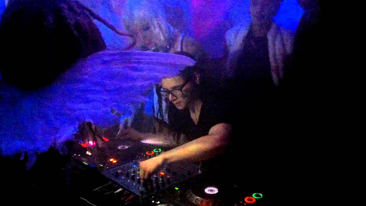 Skrillex underground rave - YouTube