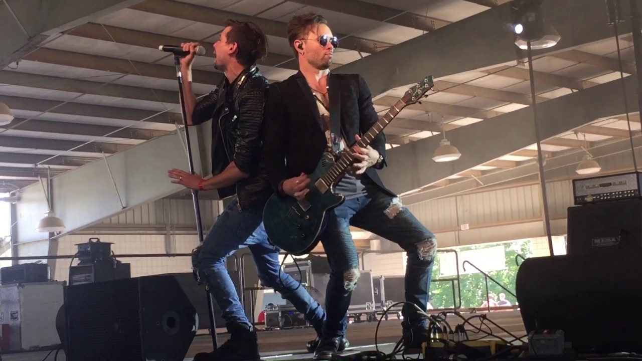 Manic Drive-Electric (Live @ Lifest 2017) - YouTube