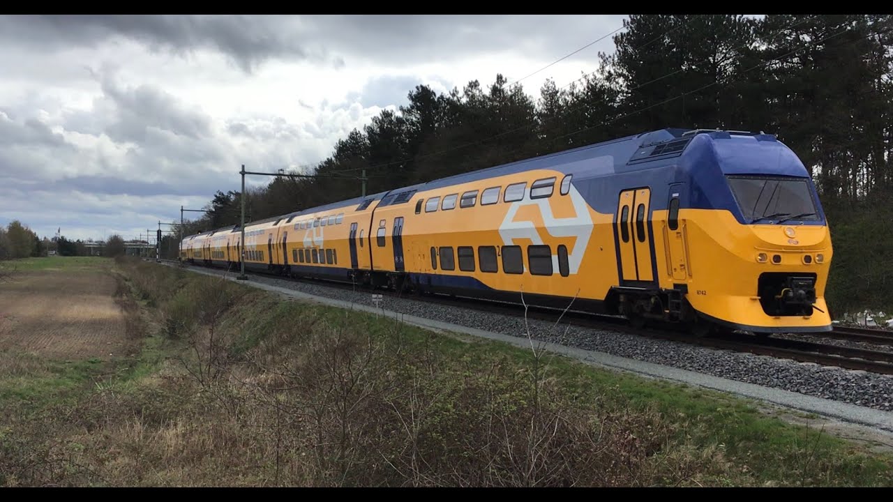 Flow Virm 8742 Train NS at Blerick the Netherlands 29.3.2024 ...