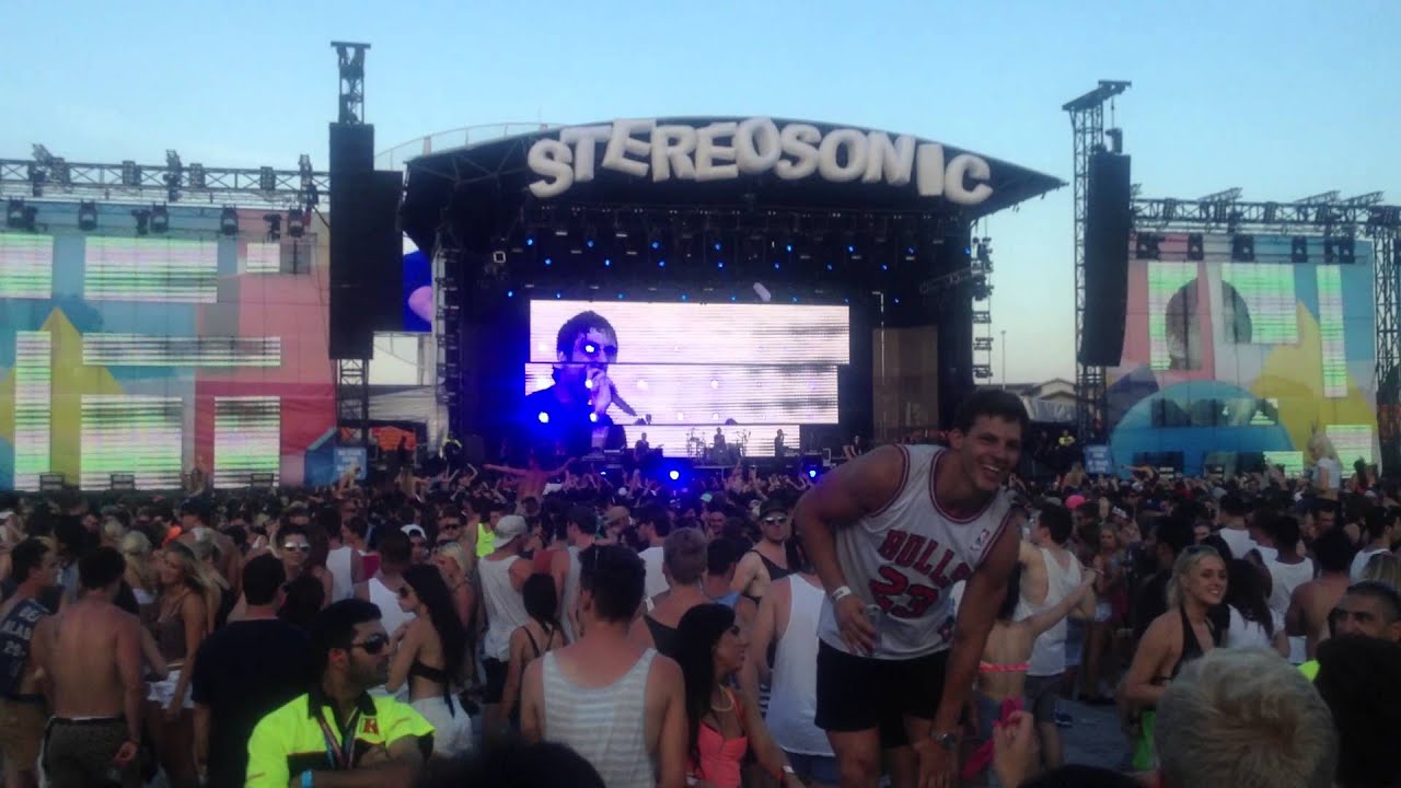 Example - Kickstarts live at Stereosonic 2012 Sydney Australia - YouTube