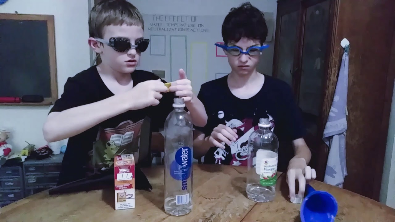Toaster Ghost experiments with Baking Soda, Vinegar, and a Balloon ...