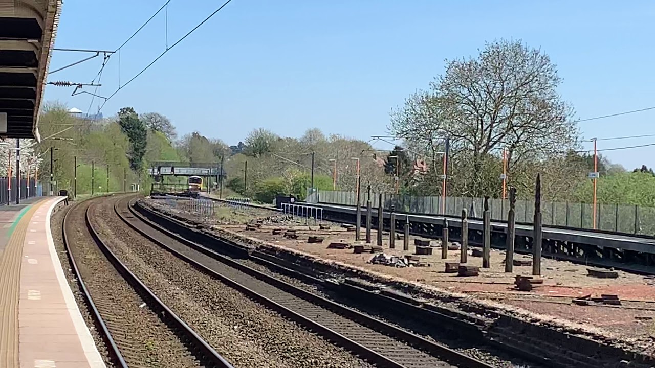 The network rail yellow banana dmu 2020 - YouTube