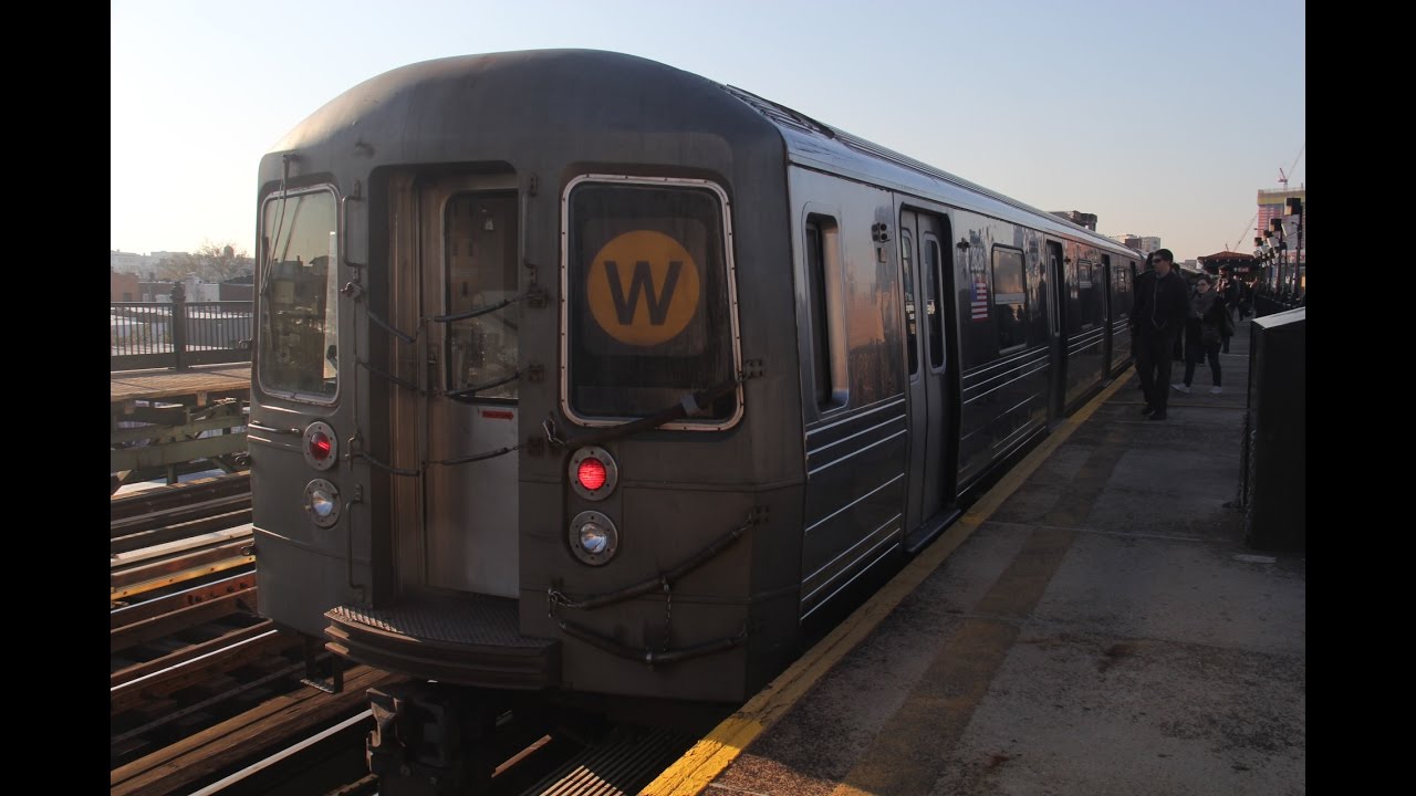 R68 (W) and (N), and R188 (7) at Queensboro Plaza - YouTube