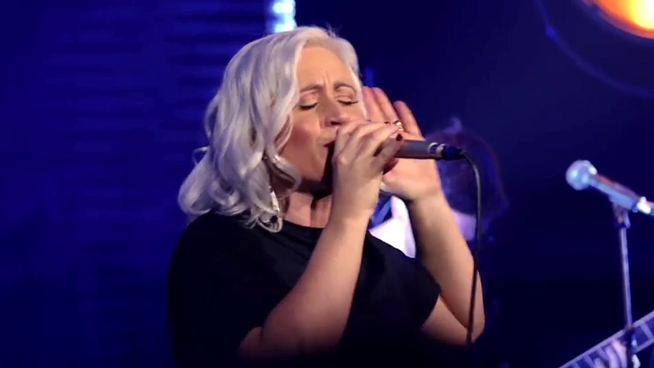 Lou Fellingham - Wonder of The Cross (Official Live Video) - YouTube