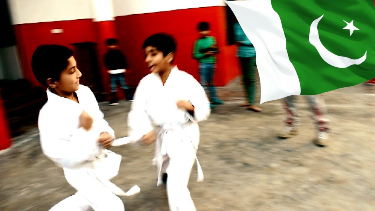 KARATE IN PAKISTAN - یہ بچے پاکستان میں کراٹے سیکھ رہے ہیں - YouTube