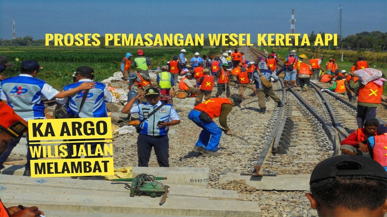 Proses Pemasangan Wesel Rel Kereta Api Aktif Double Track Jombang ...