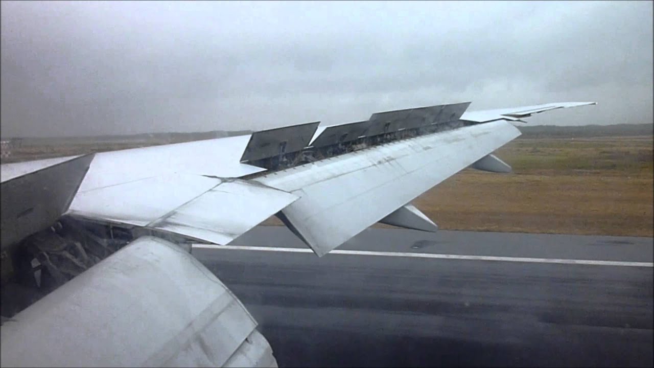 Emirates Boeing 777-300ER landing at Cape Town DF Malan International ...