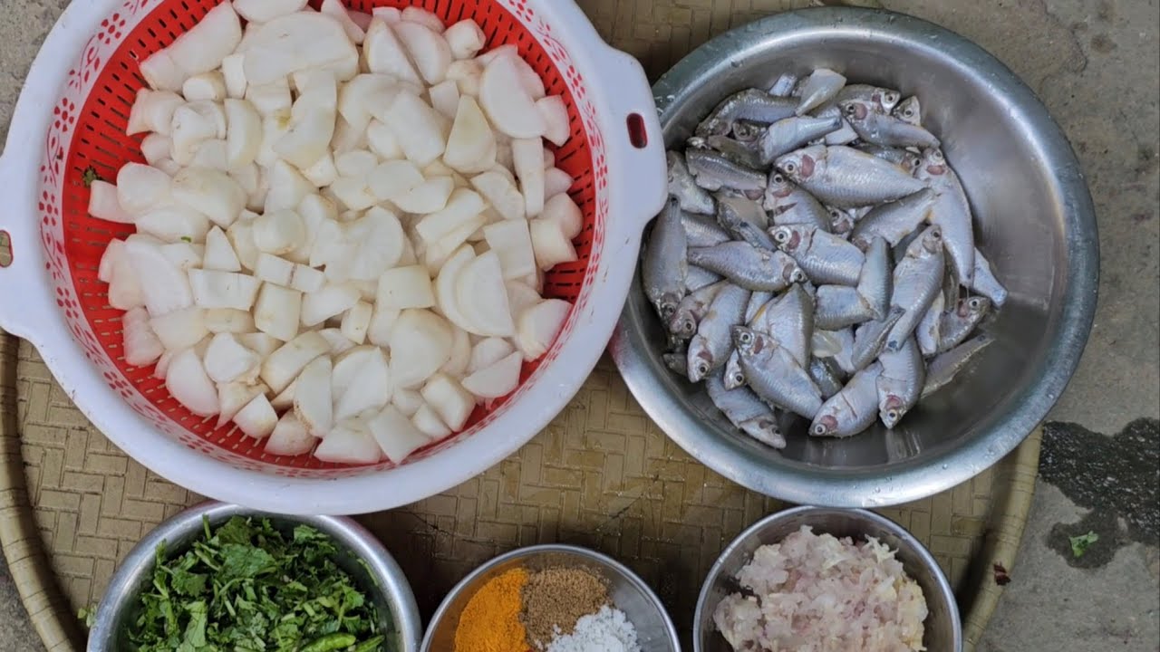 From Pond to Plate: Rustic Small Fish and Radish Curry Recipe | Puti ...