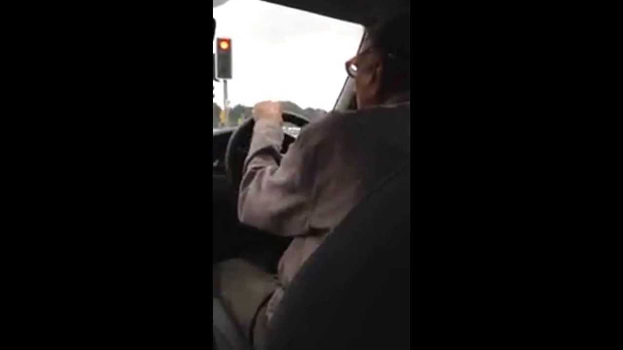 Angry taxi driver - YouTube