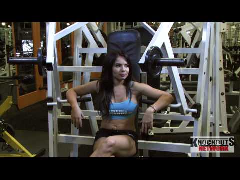 Hot Fitness Model works her body lifts heavy weights