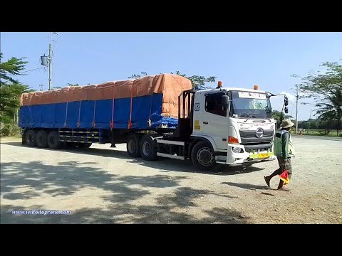 Truck Trailer PT Manru Trans Nusa Keluar Rest Area Sate Ayam Ambal Pak ...