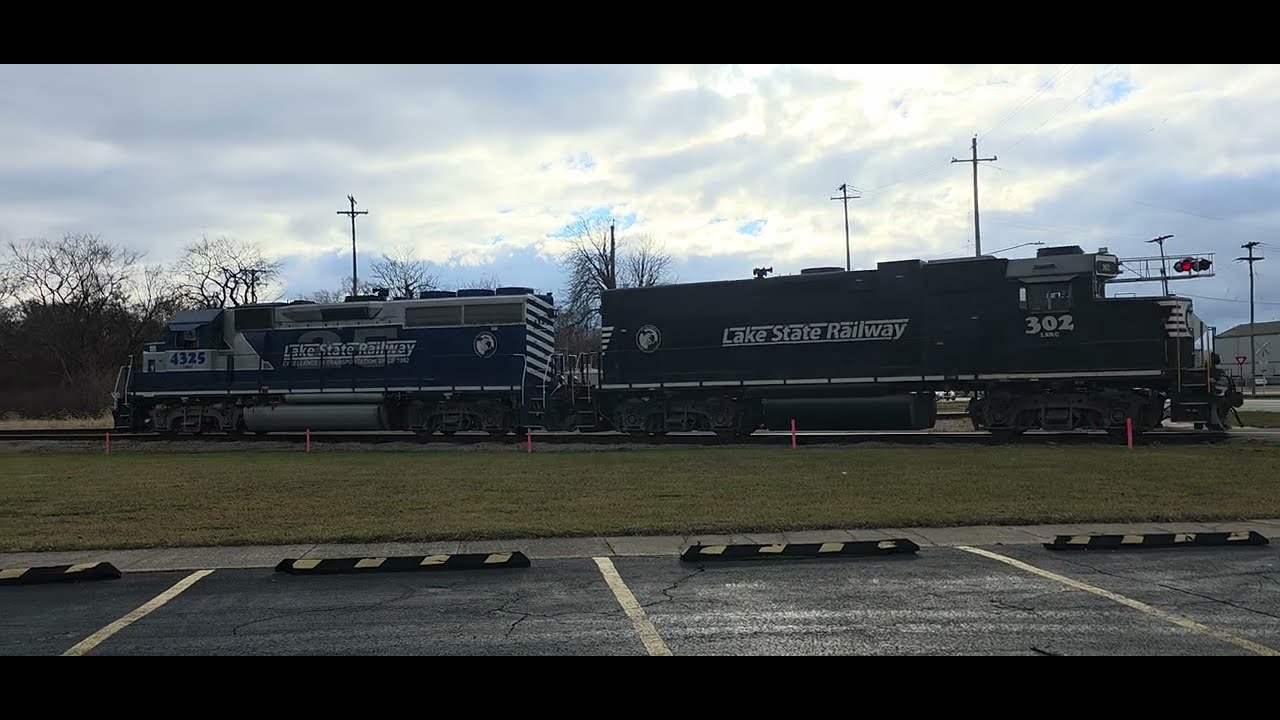 LSRC 4325 & LSRC 302 Entering Saginaw Yard West End - YouTube