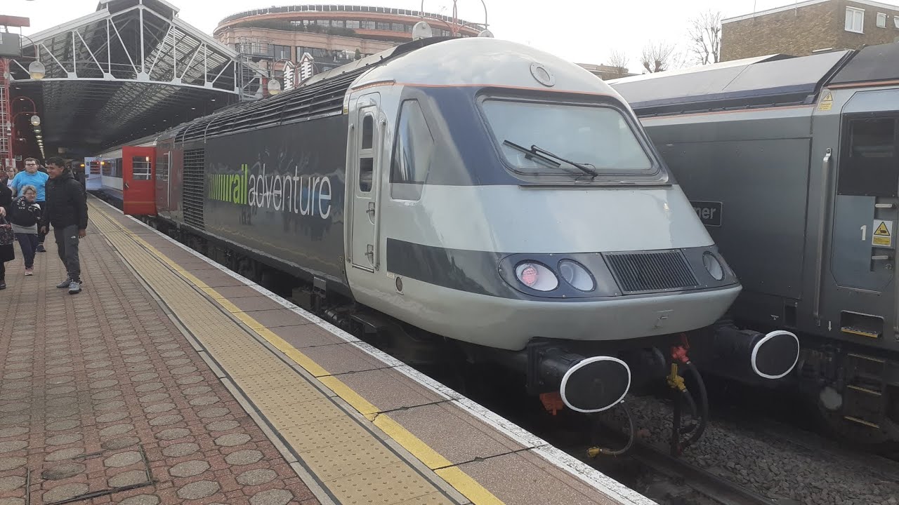 The Master Cutler - 125 Group - Class 125 - at London Marylebone ...