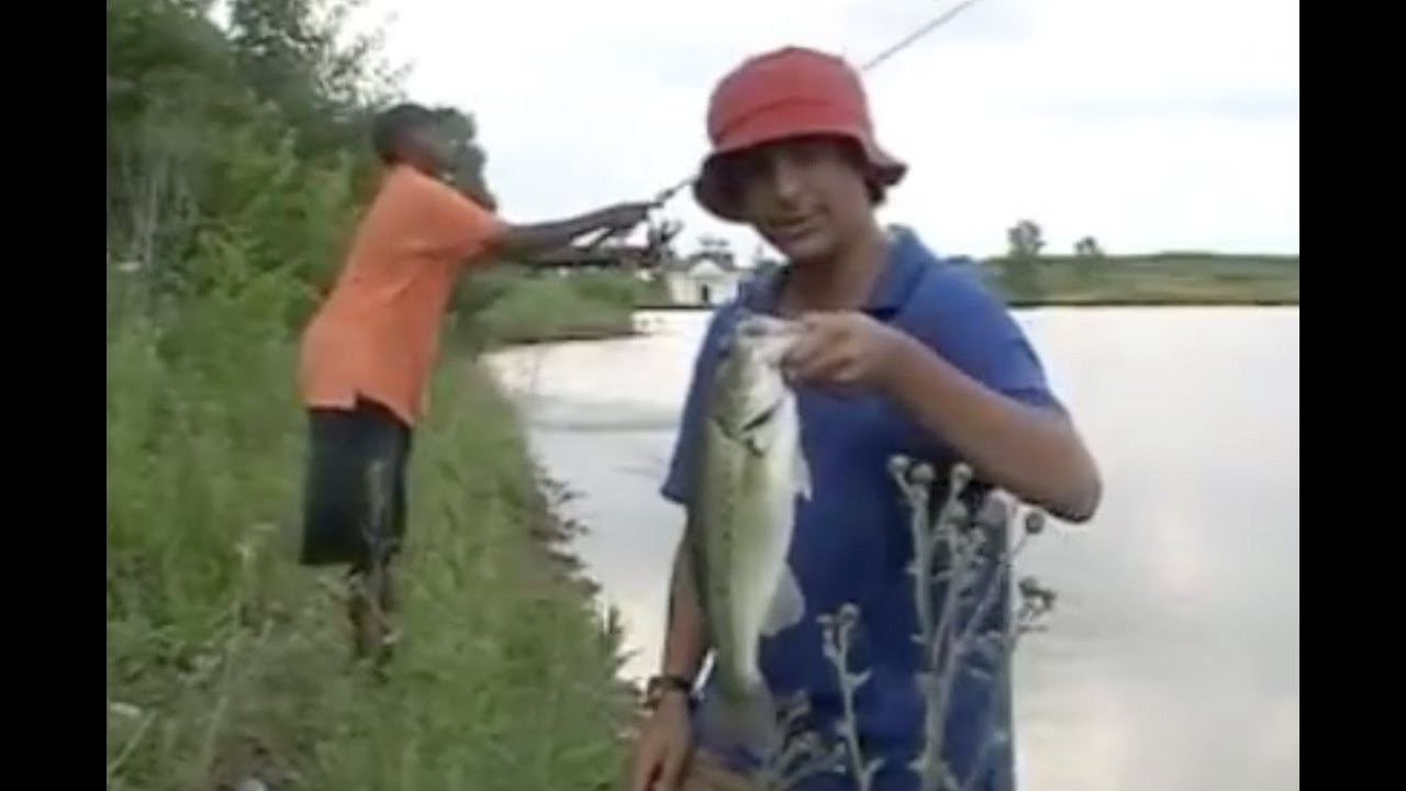 Fishing with chad: How to fish with the texas rig - YouTube