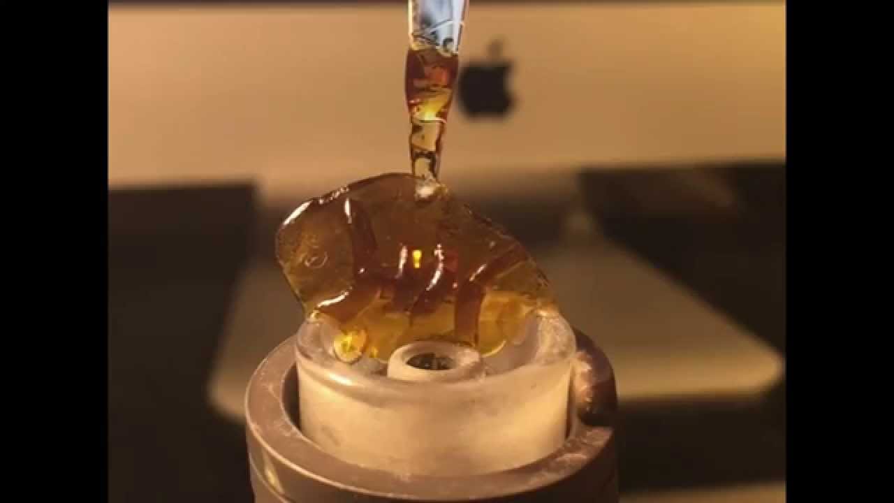 Super Bowl Football Shaped Dabs Of Shatter On An eBoss Quartz eNail ...