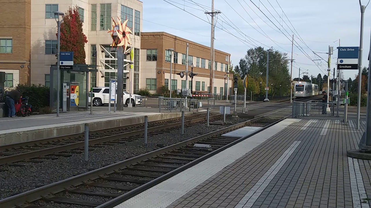 TriMet MAX Light Rail BLUE line train to Hillsboro at Civic Drive - YouTube