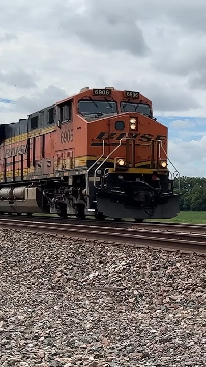 H1 Dash 9 trails on fast moving BNSF Z train! #bnsftrains #bnsfrailway #bnsf #train - YouTube