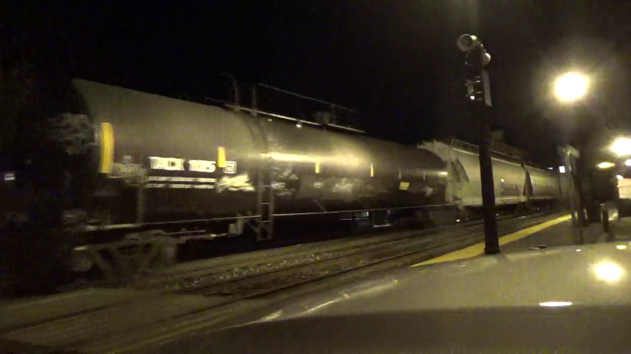 #8201 CSX Q416-03 Mix Freight train with some awesome power - YouTube
