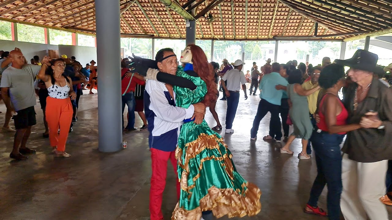 APARECEU UM CASAL DIFERENTE NO BAILE - DANÇANDO FORRÓ NO BAILÃO DO ...