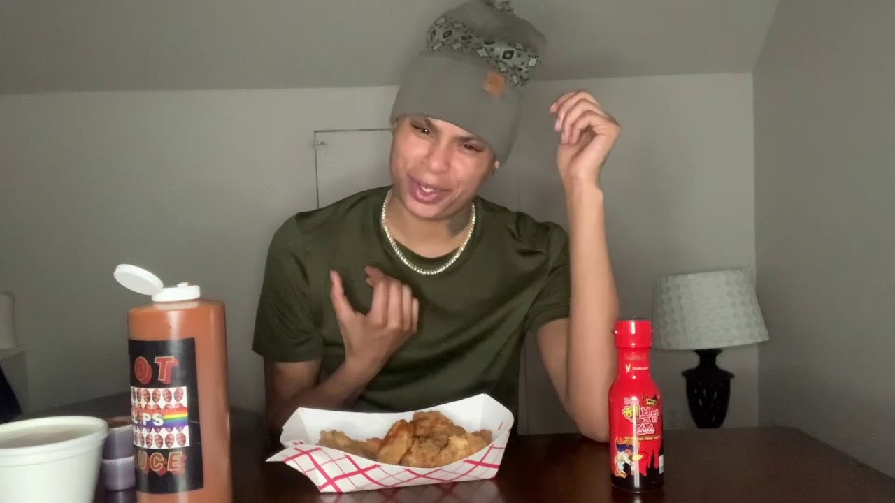 Llips hot sauce review/MUKBANG - YouTube
