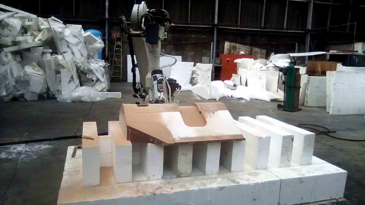 Milling robot Yaskawa ROBODK - YouTube