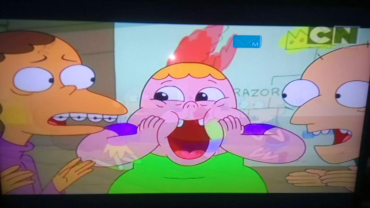 Clarence | Chelsea kiss Sumo - YouTube