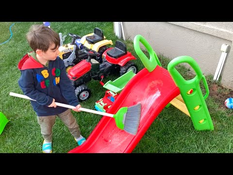 Yusuf’un bütün oyuncakları çamur olmuş😱Hortumla, deterjanla yıkayıp fırçaladı, tertemiz yaptı😍