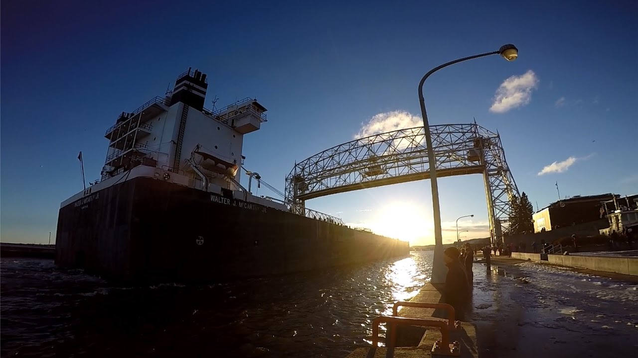 HUGE Lake Freighter Passes Under Duluth Lift Bridge | StewarTV - YouTube
